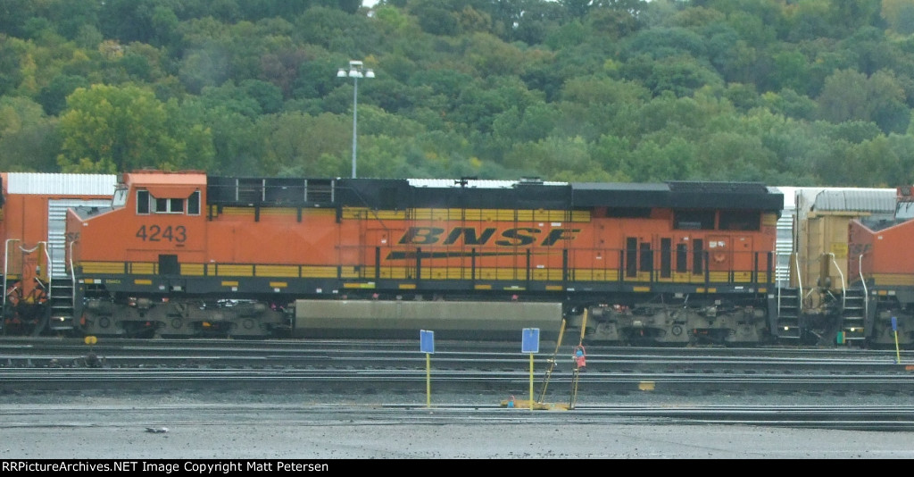 BNSF 4243